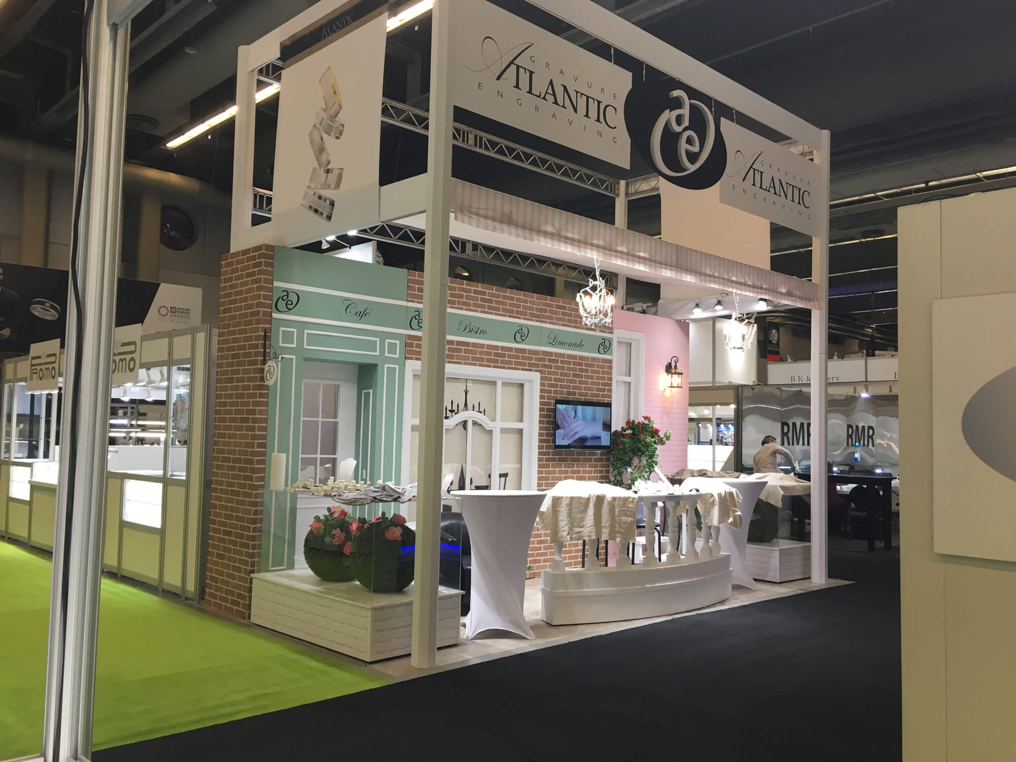 Custom-made booth gallery - Décor Experts Expo